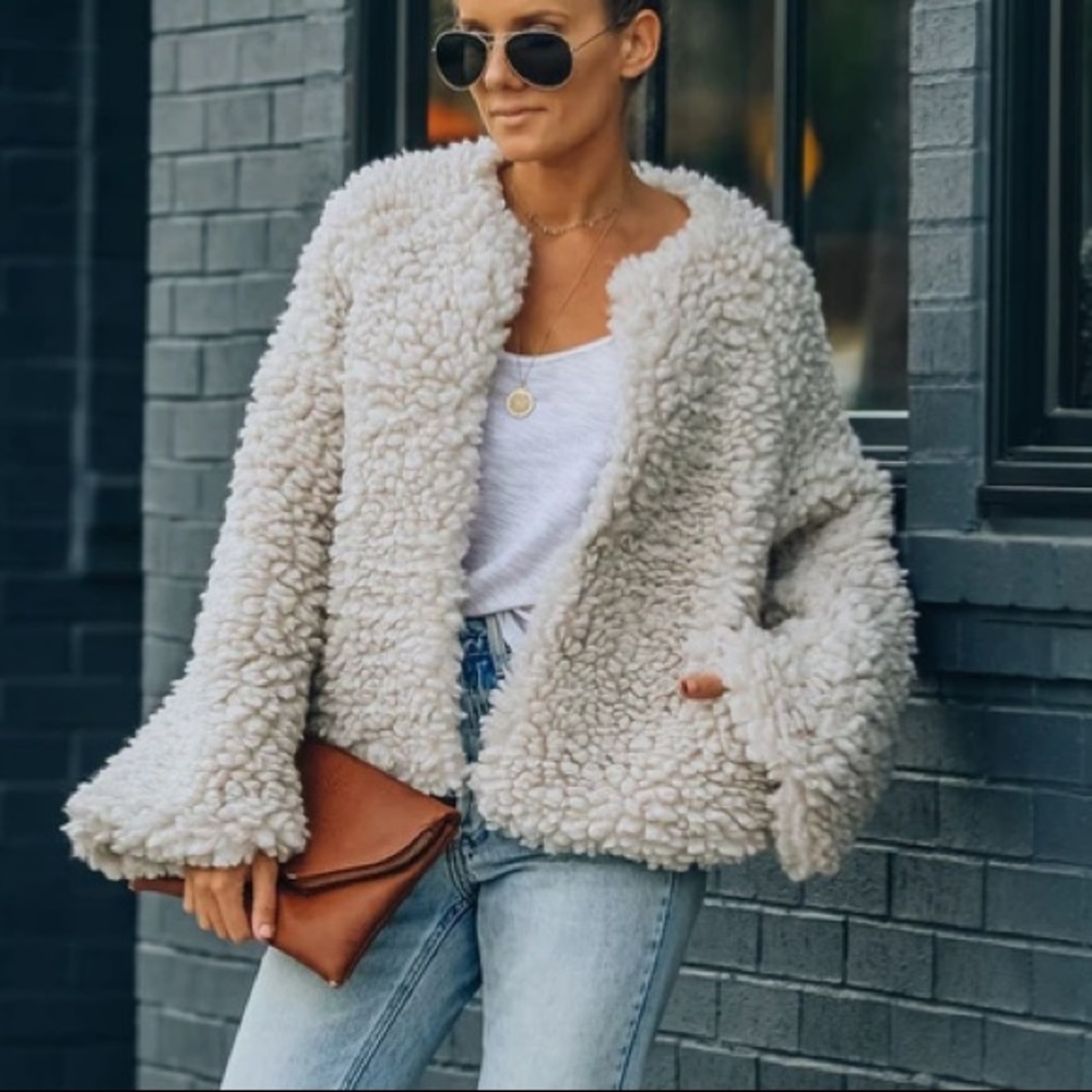 White Puffy Jacket - Gem
